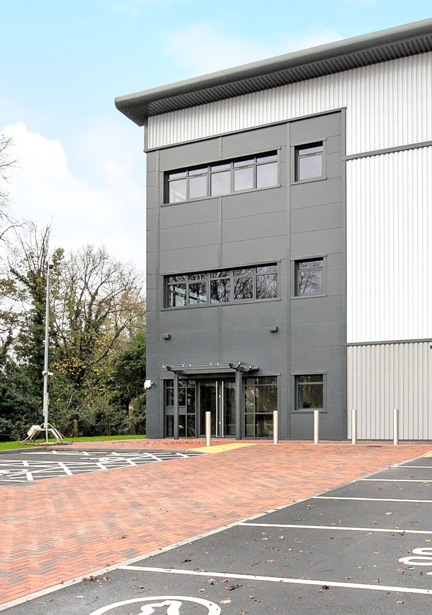 Rockingham 161 – Available for immediate occupation with a full suite ...